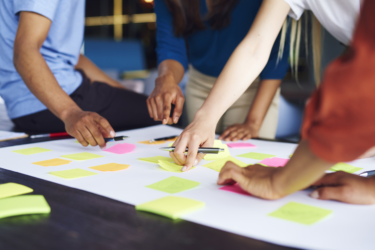 O que é brainstorming? Exemplos e como fazer em 11 Passos